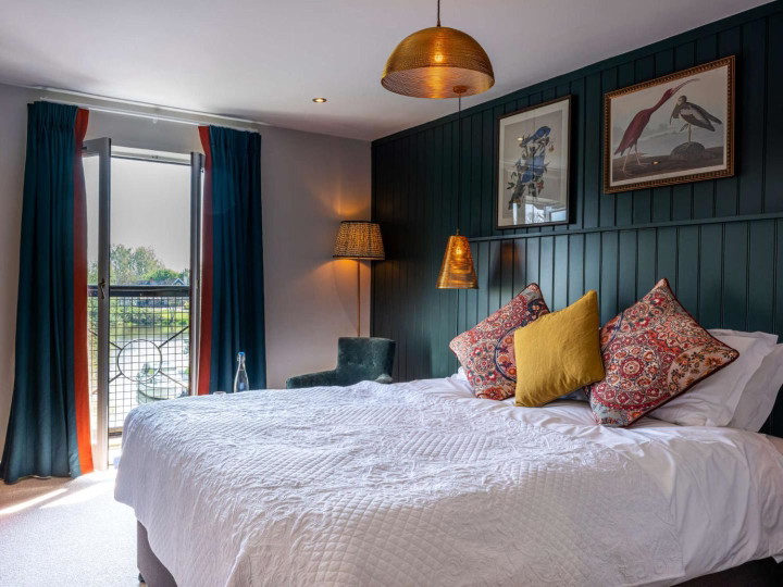 The Bridge Hotel - Staines-upon-Thames
