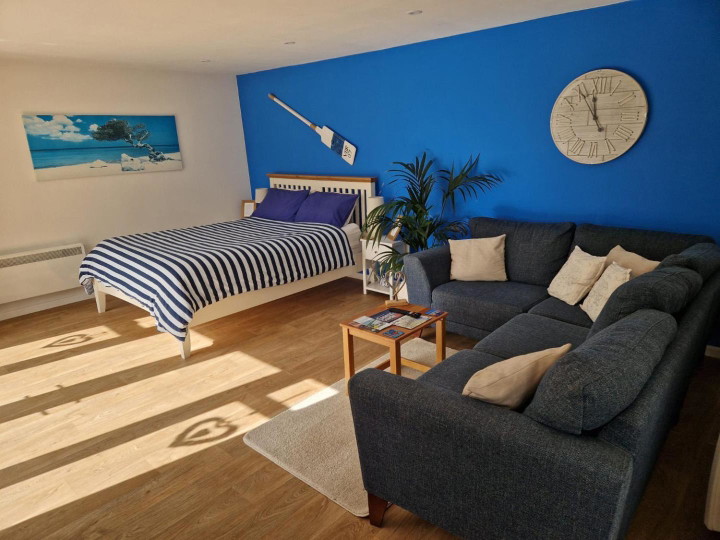 Nautical Themed Guest House With Patio And Treehouse - Beaulieu