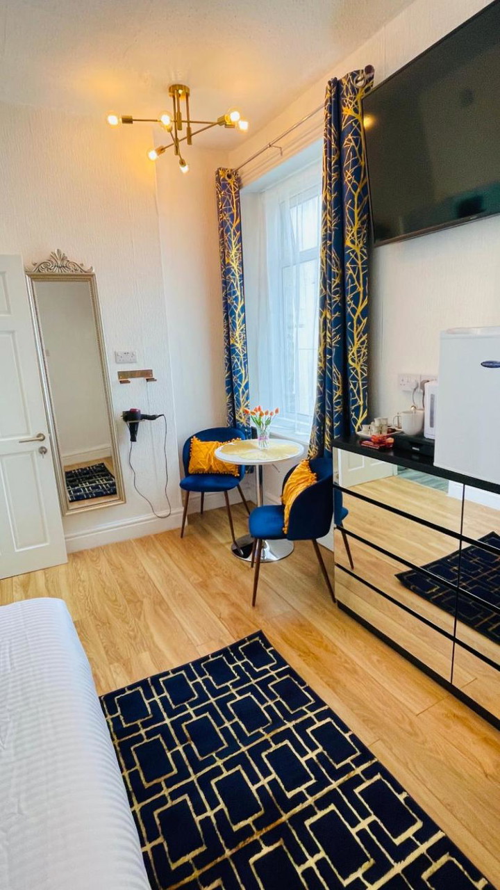 Double Room With Private Bathroom Partial Tower View 16 Havelock Street - 5 - Lytham St Annes