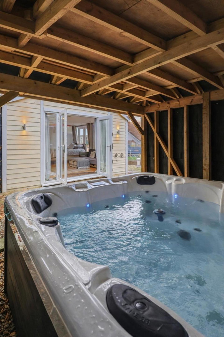 Cosy Studio Cabin With Optional Extra Hot Tub Lilliput Near Sandbanks Beach - Wimborne Minster