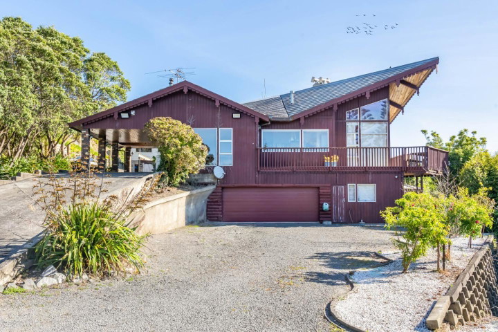 Eclectic 70s Mansion - Wellington, New Zealand
