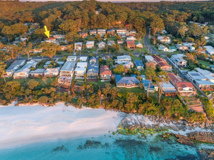 Sandals At The Bay Downstairs Hyams Beach - Sanctuary Point