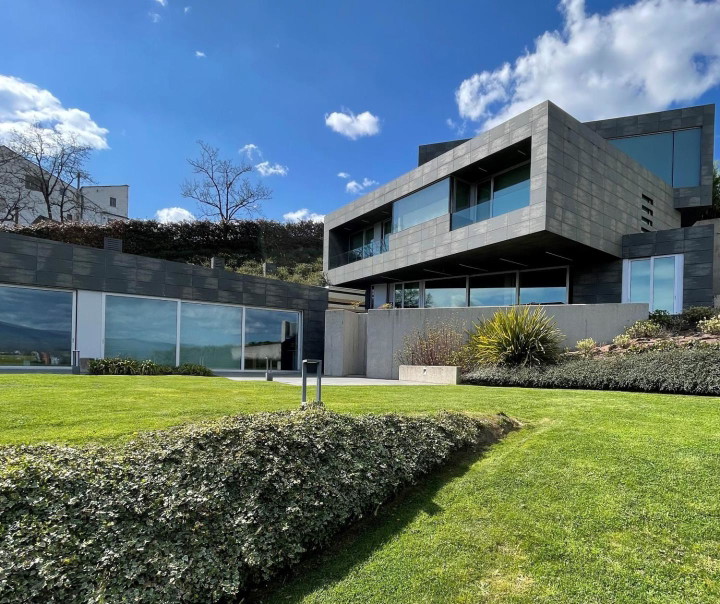 Tres Prismas Exclusive - Sarria