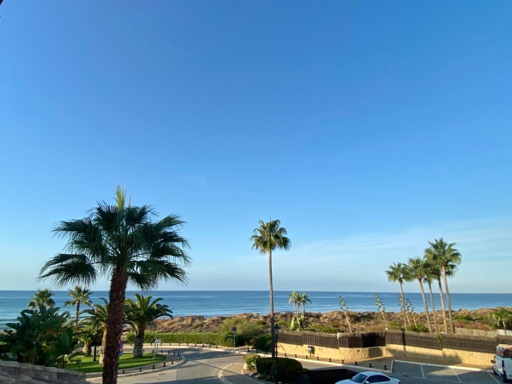 Front Beach Villa In Marbella With Amazing Sea Views Semidetached - マルベリャ