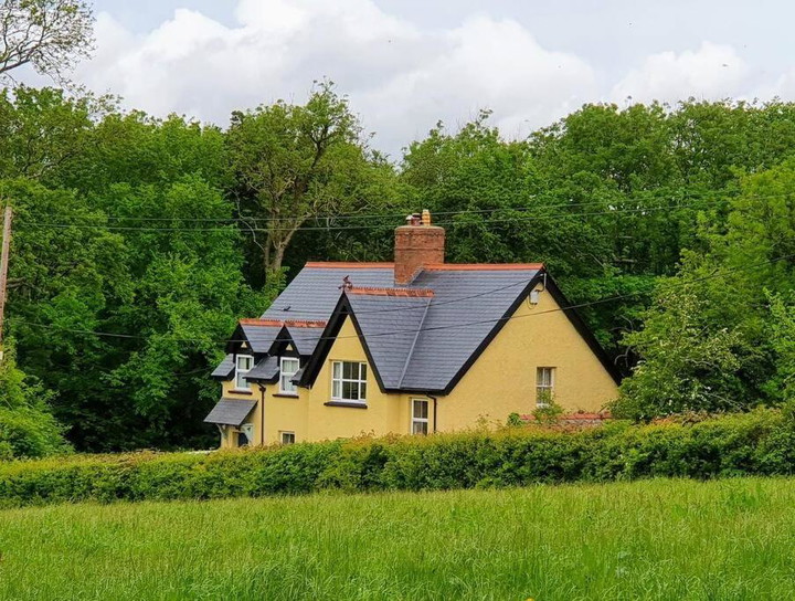 Peacock Cottage- Two Bedroom Country Cottage. - Haverfordwest