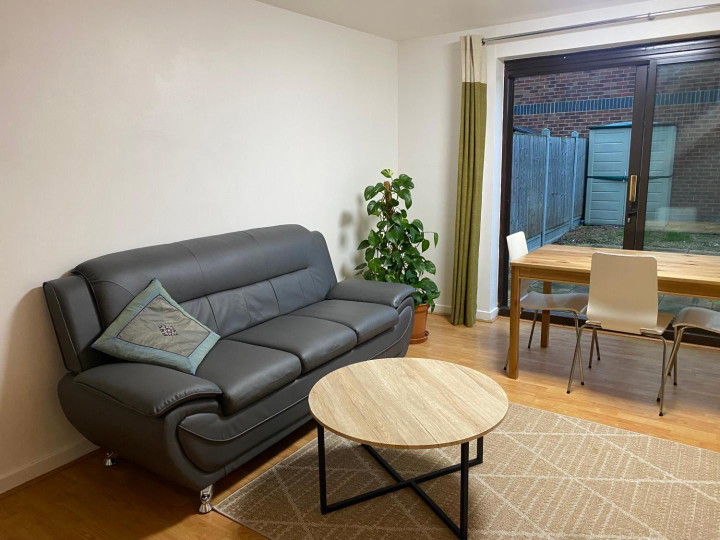 2 Bedroom House With Garden In Plaistow, Good To Share With Others Or Reserved For Exclusive Use - Central London