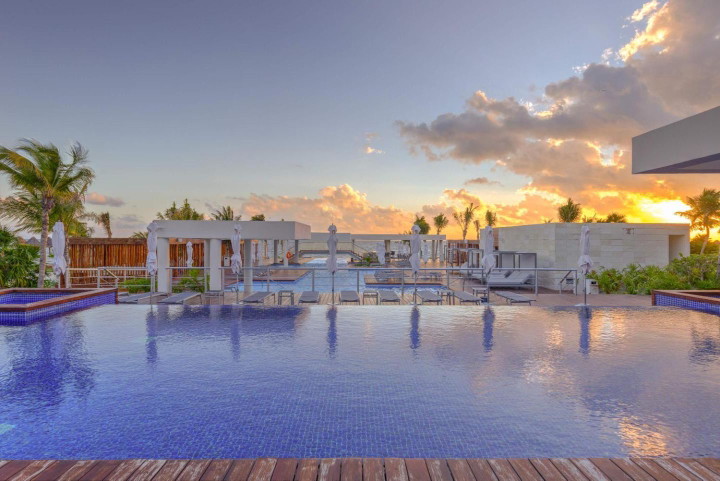 La Amada Residences Private Beach Getaway With Pools & Gym - Isla Mujeres