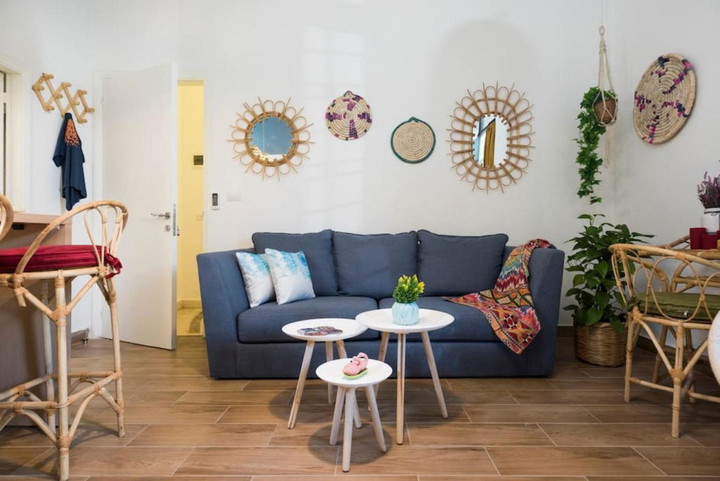 Boho-chic Cozy 2br - Apt & Balcony In Mar Mikhael - Beirut