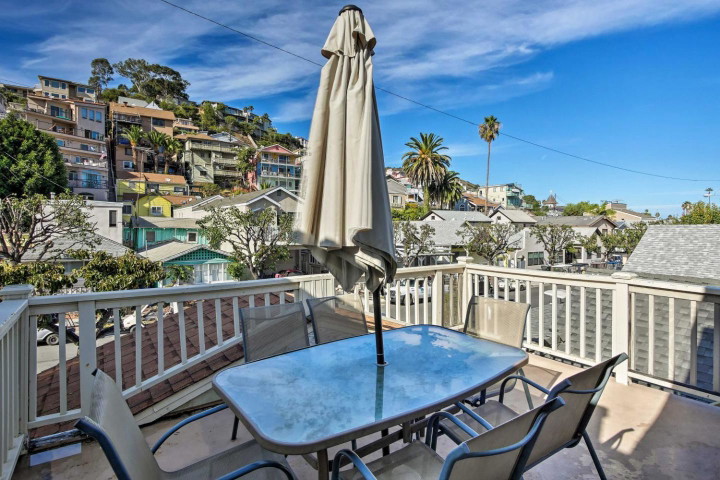 Tropical Island Escape W/ Deck, Walk To Avalon Bay - Santa Catalina Island, CA