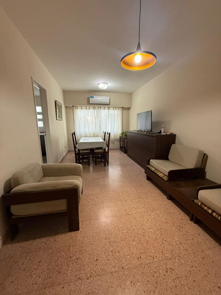 Comodo Departamento En Calle Alsina Zona Güemes - 馬德普拉塔