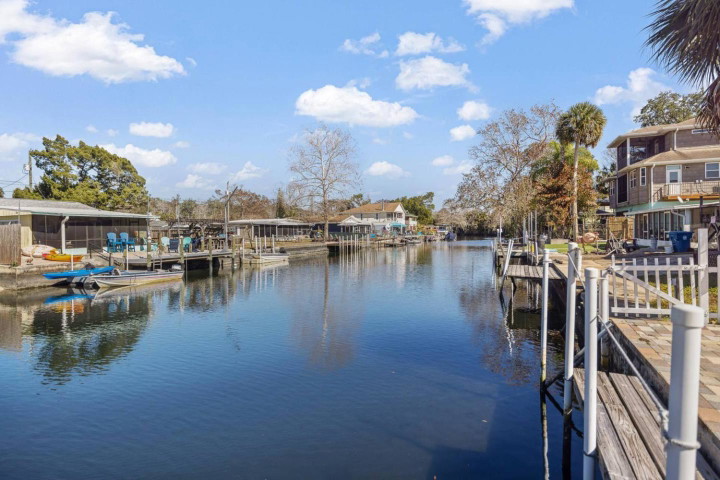 The Blue Crab On The Weeki Wachee River - Weeki Wachee, FL
