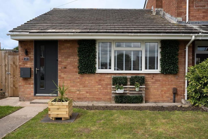 Modern 2 Bedroom Bungalow Near Bath - Bristol