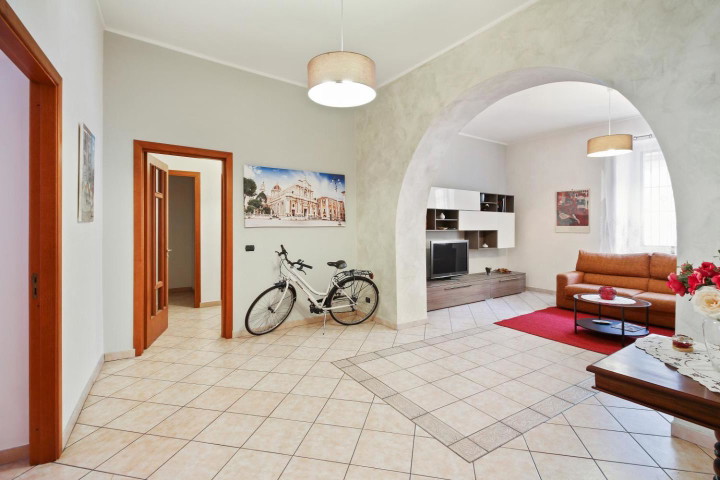 Guesthost - Central Flat With Balconies And Bicycle! - Catane