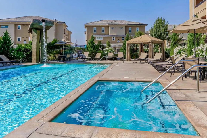 Spacious 2br Reno Suite · Spring Mountain Views - Reno, NV