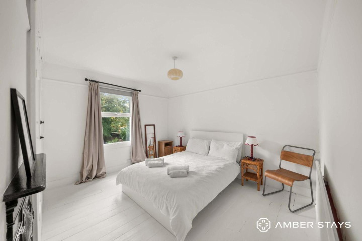 Spacious 4 Bed House In Watford By Amber Stays - Perfect For Business & Families Sleeps 8 - ワトフォード