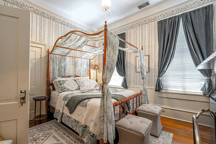 Free Parking & Private Bath Camellia Room In A Charming 1888 Victorian House - サバンナ, GA