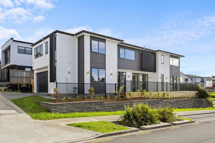 Luxury Corner New Home With Central Ac 7br 5bh - Beachlands