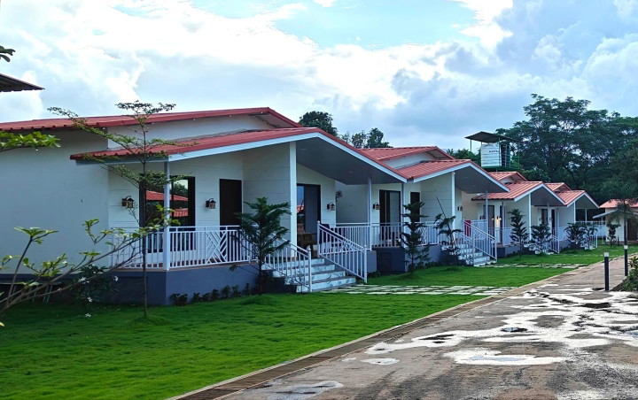 Peak Paradise Resort - Karjat