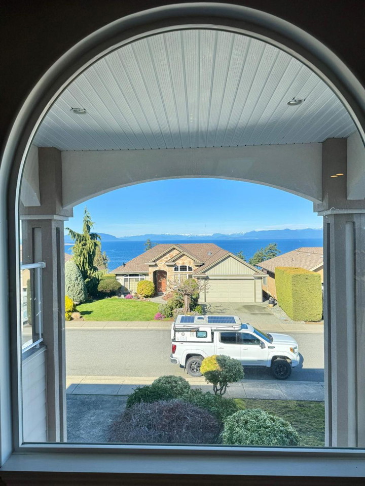 Spacious 2-bedroom Main Level With Panoramic Ocean Views In Nanaimo - Nanaimo