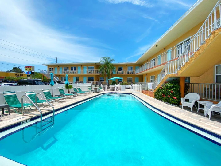 Sunrise Motel - Saint Pete Beach, FL