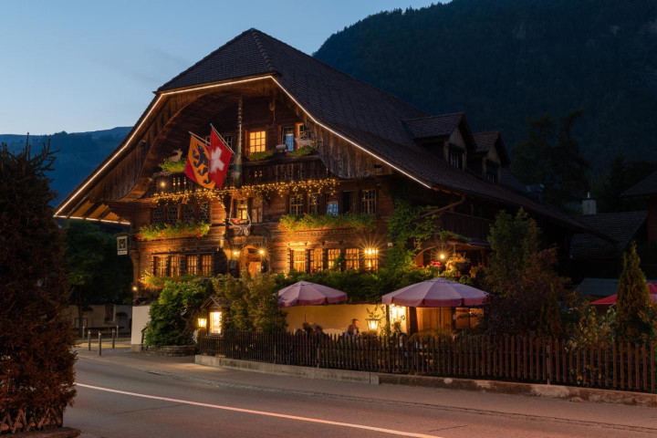 Hotel Restaurant Hirschen - Wilderswil
