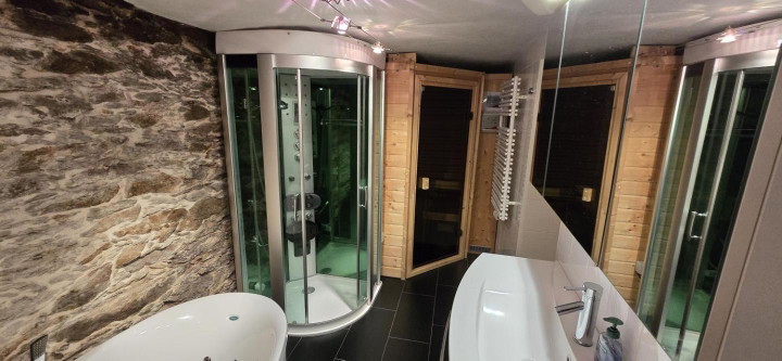 Fewo Brettmühle, Ferienwohnung Im Erzgebirge Mit Einzigartigem Wellness-badezimmer, Sauna Und Kamin - Wolkenstein