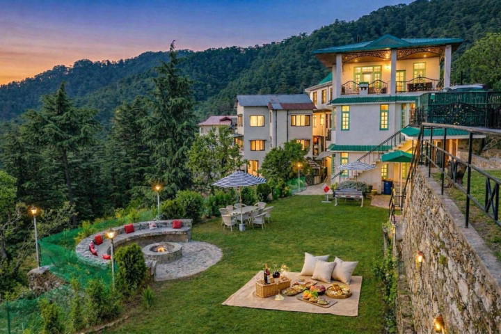 Stayvista's Raas Villa - 4bhk With Valley View & Bonfire - Chail