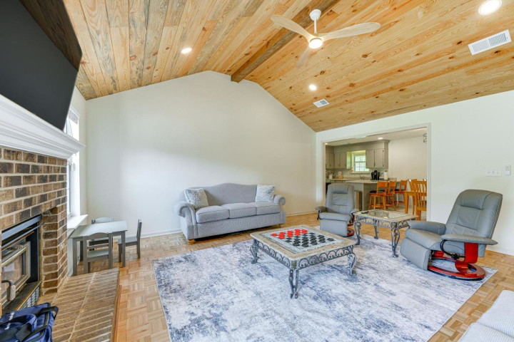 Perry Family Home On 2 Acres W/ Private Pool - Warner Robins, GA