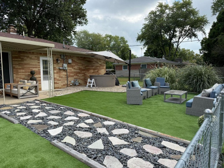 Delightful 3 Bd Home With King Size Bed, Hot Tub, Playground! - Indianapolis, IN