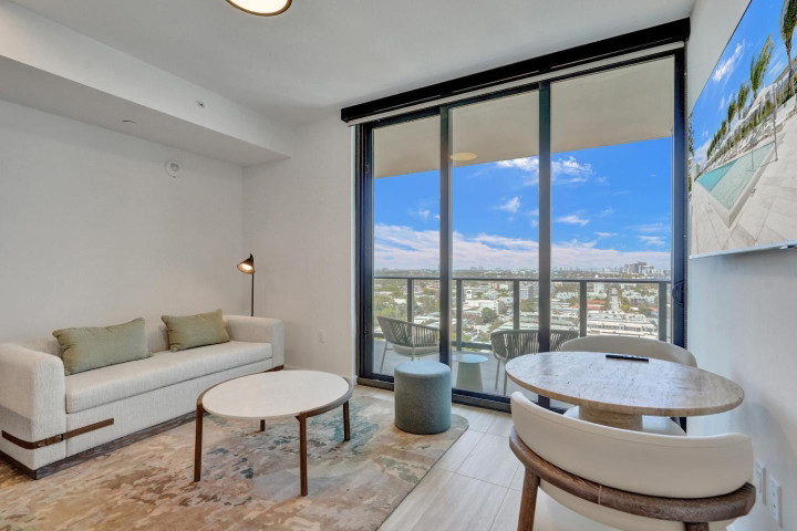 Modern 1br Retreat - Resort Pool & Gym - Miami Beach, FL