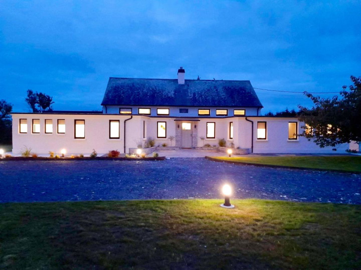 Dillon School House - Luxury In The Countryside - Ireland