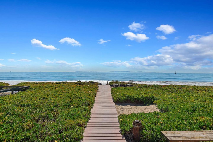 Garden Cottage At Miramar Beach With Shared Deck - Summerland, CA