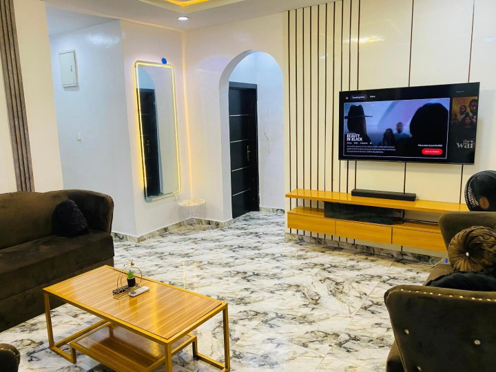 Admirable 2-bed-apt With 24hrs Power & Starlink Superfast Speed Wifi - Nigeria