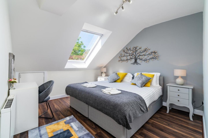Beautiful Flat Town Centre 55 Inch Smart Tv + Netflix - Andover