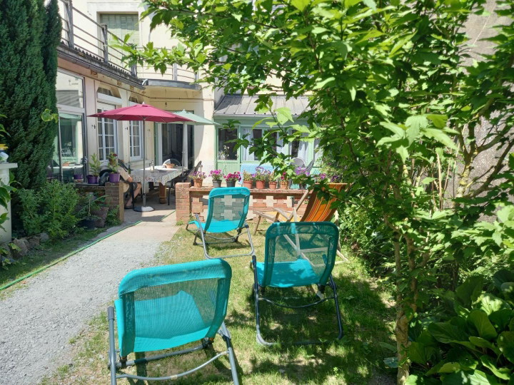 Maison Violette En Berry - Chambres D'hôtes Vintage Face Au Marché D'aigurande - Limousin