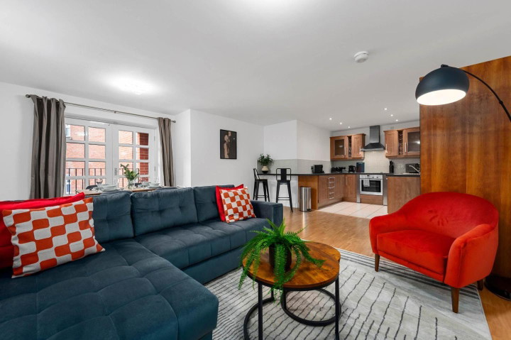 2 Bed Altrincham Flat Free Parking - Altrincham