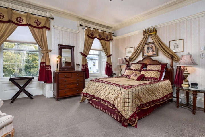 Noble Suites - Brockville