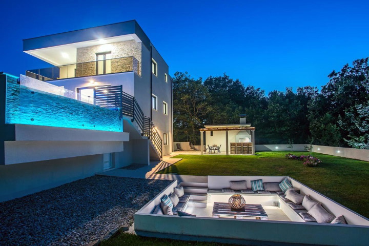 Villa Zora -Luxurious Villa With Heated Pool, Sauna, 4 Bedrooms, 10 Persons Max - Kroatië
