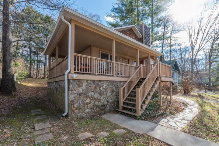 Lake Tomahawk Retreat - Black Mountain, NC