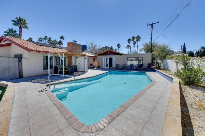 Las Vegas Pit Stop W/ Private Hot Tub - Las Vegas, NV
