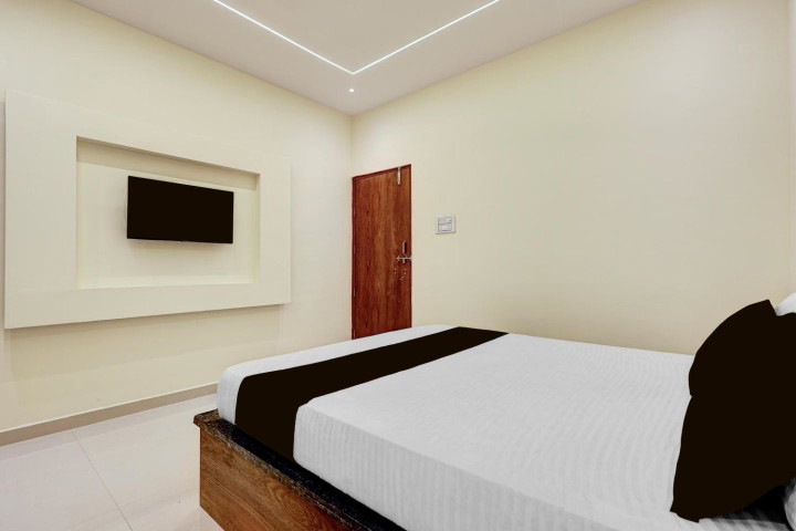 Hotel O Veera Dine & Banquet - Nagpur