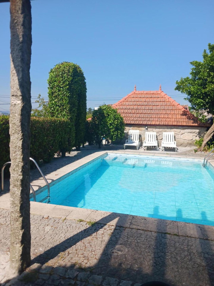 Pequena Casa Rústica Com Piscina - Lousada