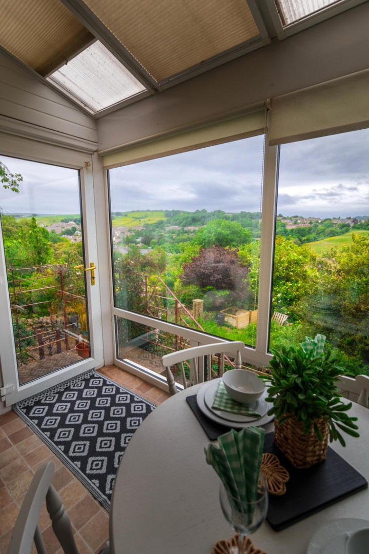 Cosy Haworth Cottage With Garden And Valley Views - Haworth
