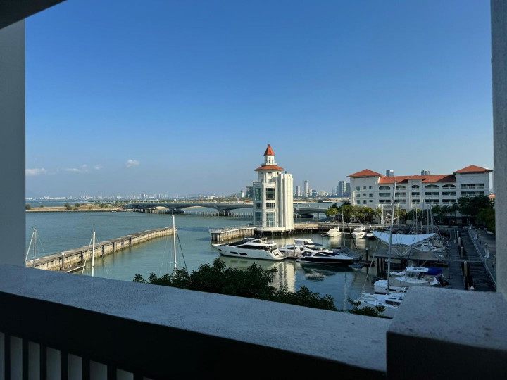 2beds Seaview Waterfront Straits Quay W/free Carpark And Bathub - George Town