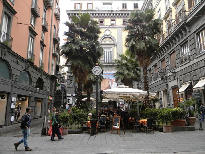 Casa Vacanze Napoli Centro Carmen & Sara - ナポリ