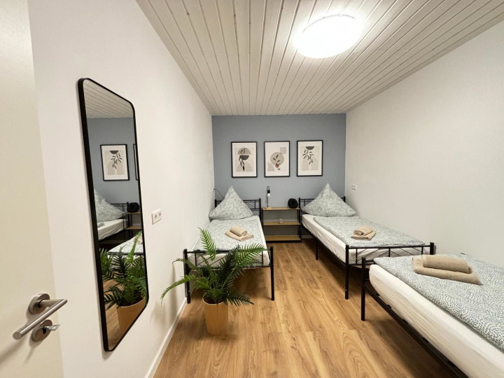 200qm - 9 Rooms - Parkplatz - 3 Bäder - Mallibase Apartments - Garbsen
