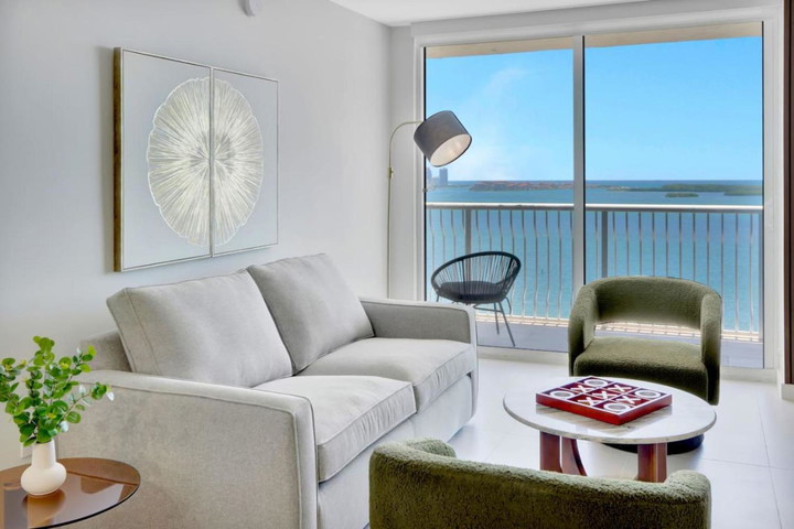 Stylish Renovated 3br Condo Bay Views Plus Parking - Miami, FL