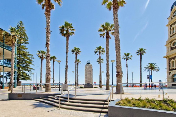 Glenelg Oasis Studios - Glenelg