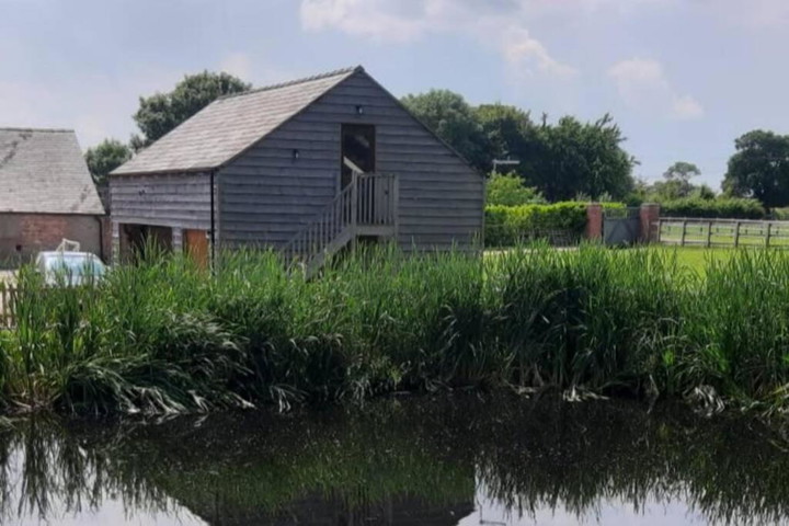 Swallows Retreat: A Country Loft Apartment - Cheshire