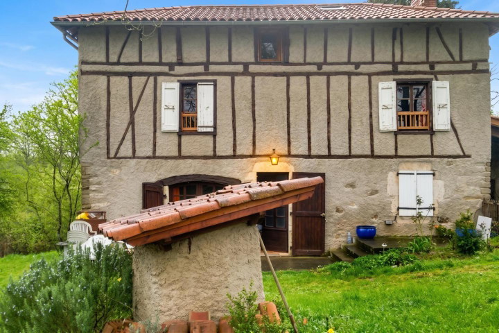 Maison Spacieuse à St Constant Fournoules Avec Jardin - Cantal